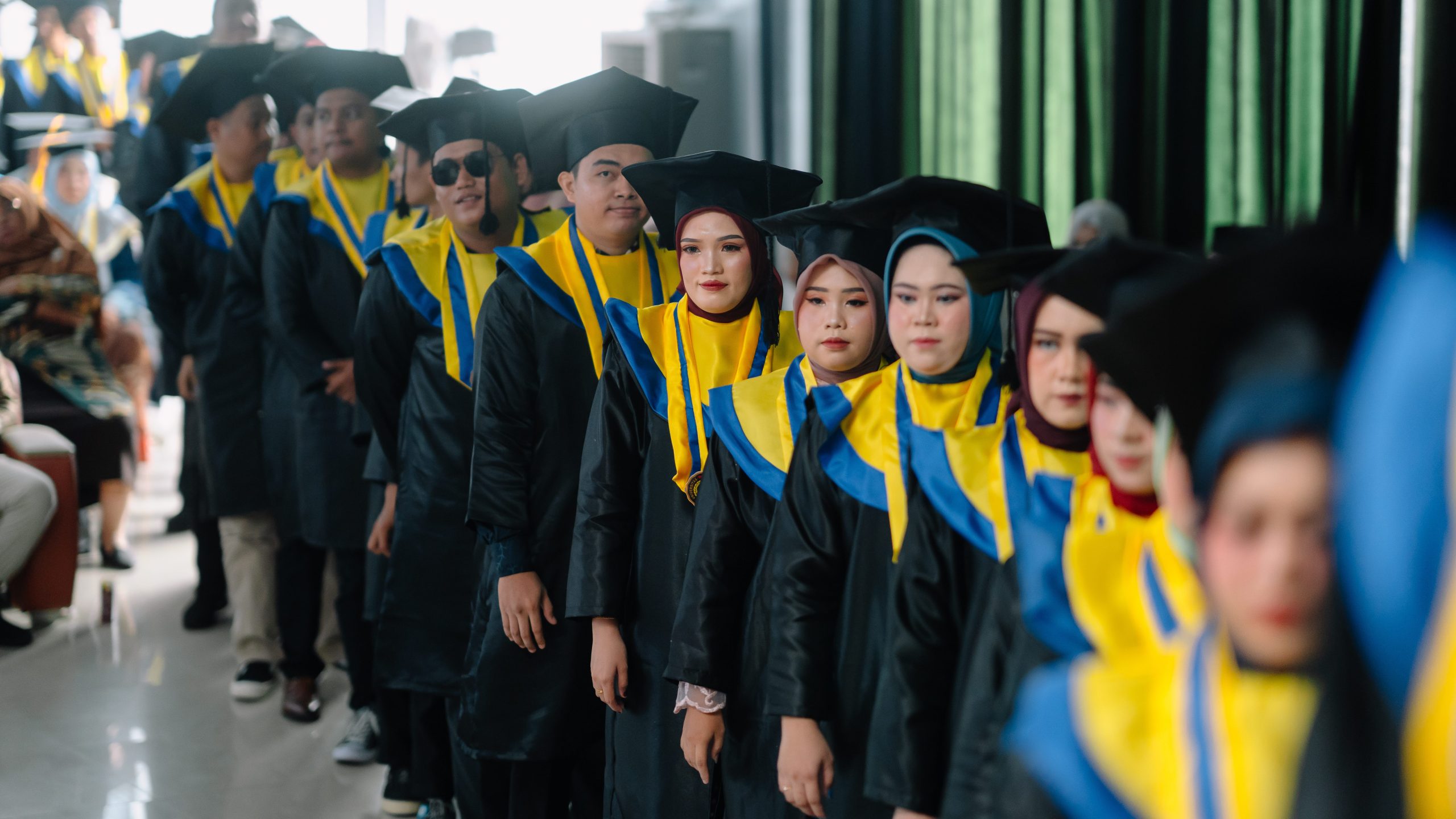 Rektor Kukuhkan 512 Wisudawan Diploma, Sarjana, dan Magister pada ...